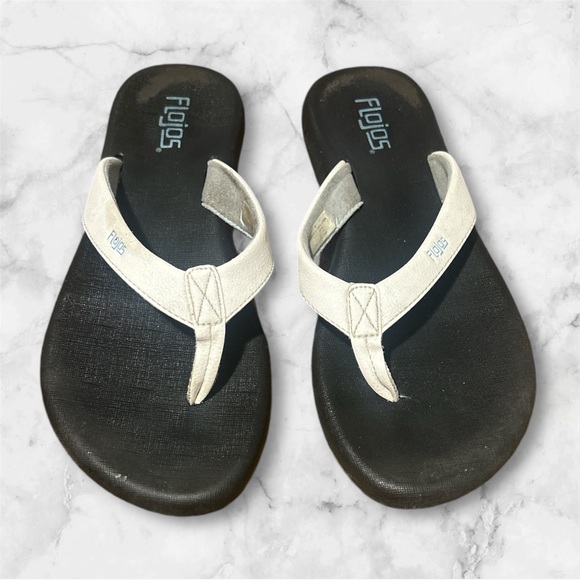 Flojos | Shoes | Flojos Flipflops Womens 9 Leather Foam Thong Sandals ...